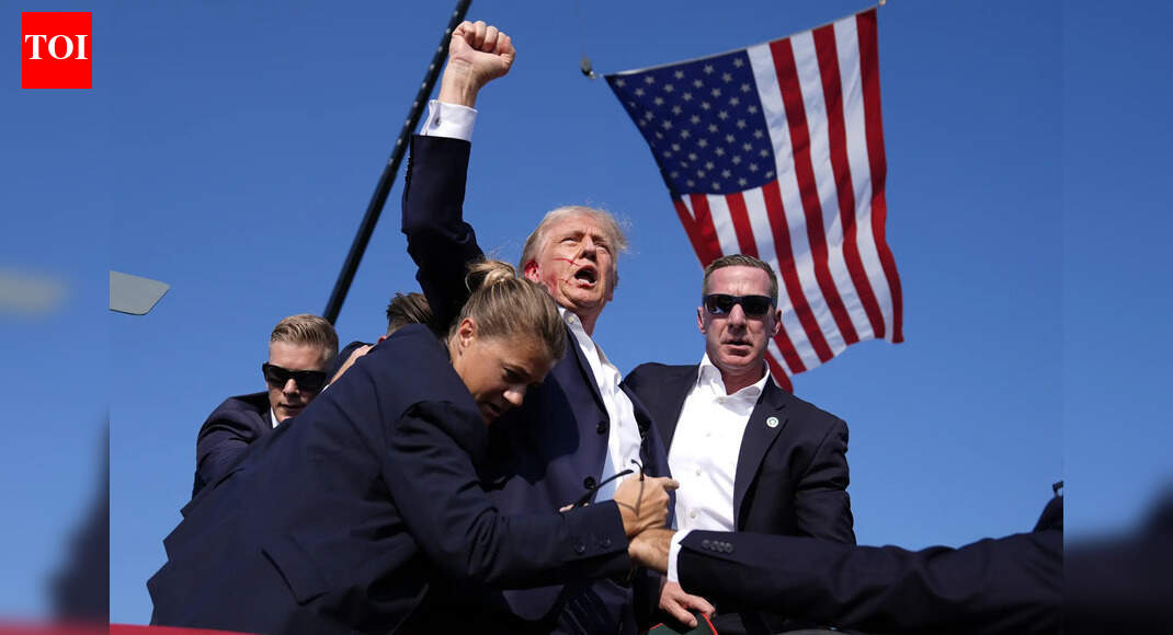Did Donald Trump ban AP photographer Evan Vucci who took his iconic ...