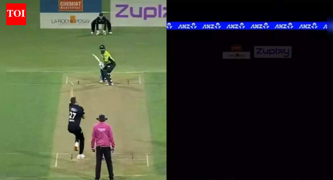 Lights out! Pakistan vs New Zealand 3rd ODI observes bizarre power cut ...