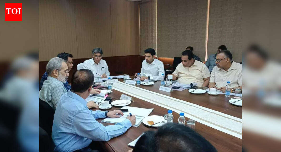 MP Tewari urges timely execution of MPLADS projects in Chandigarh ...