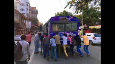 PMPML bus breakdown up 8% in Q1 of 2025 compared to same period last ...