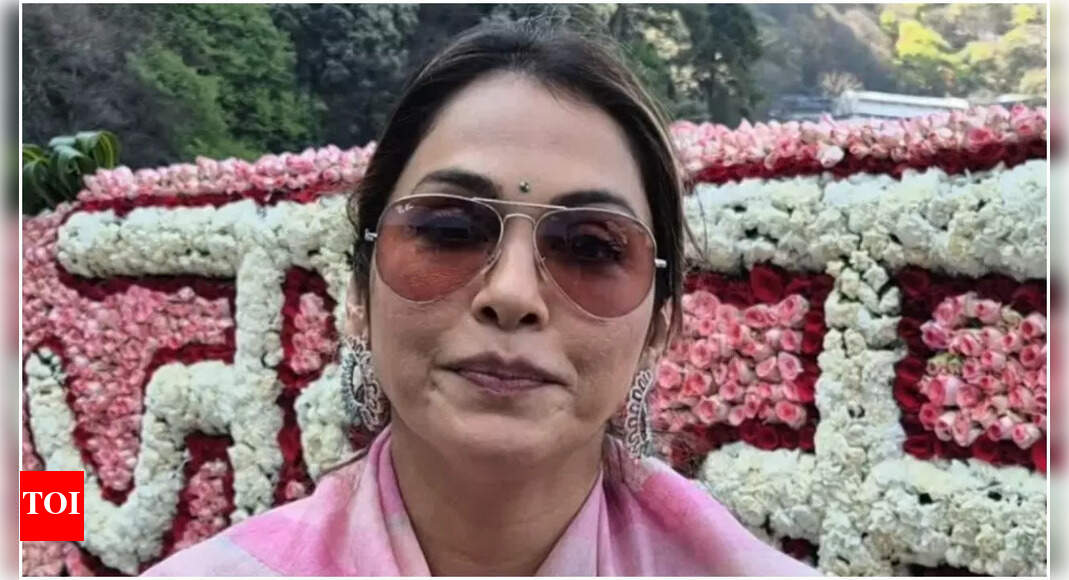 Isha Koppikar visits Mata Vaishno Devi Temple to offer prayers on Ram ...