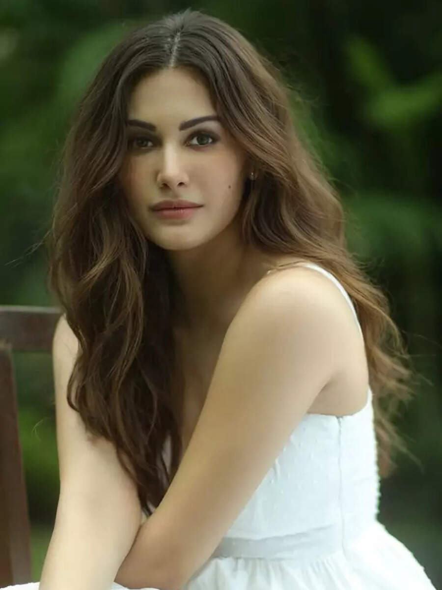 Wrapped in whispers of white, Amyra Dastur radiates pure grace | Times ...