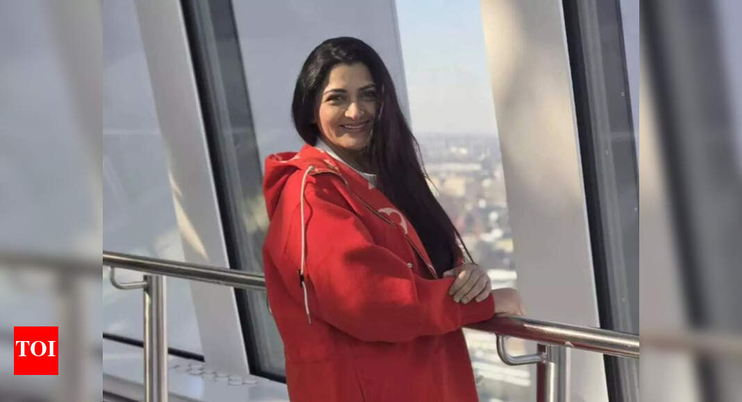 Kushboo Sundar set to make her TV comeback with ‘Sarojini’ - Times of India