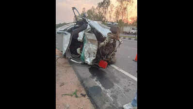 Two die & six hurt as car jumps divier, rams into van in Shamirpet ...