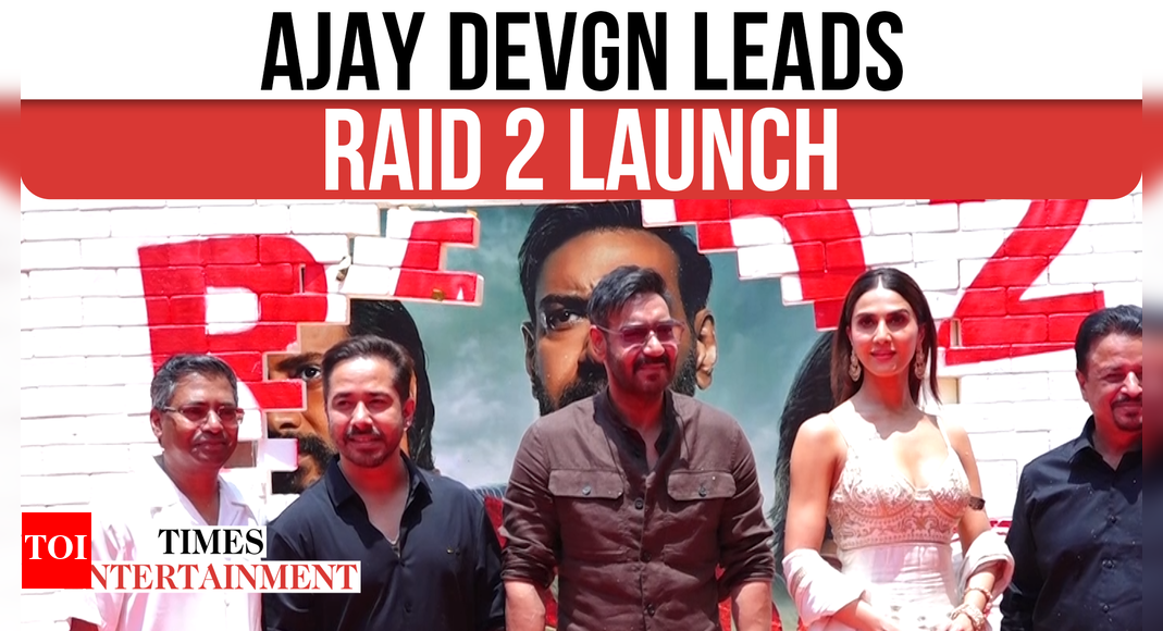 Ajay Devgn reveals what he would do if there is a raid at Shah Rukh ...