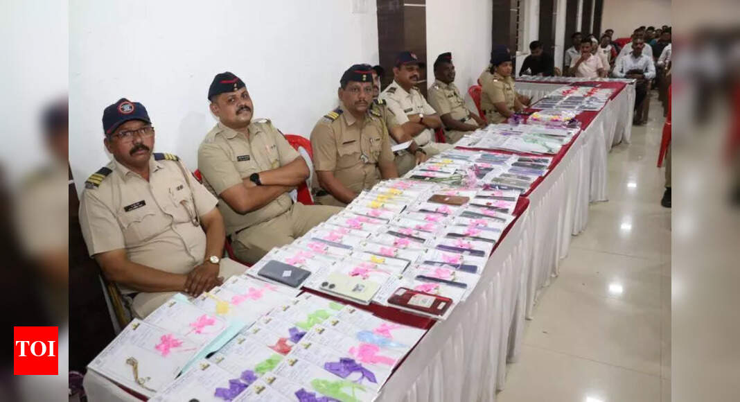 Nashik police return recovered valuables worth over Rs1.3 crore to ...