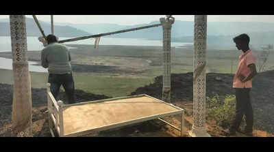Set of pre-wedding photo shoot near Urmodi dam backwaters in Satara ...