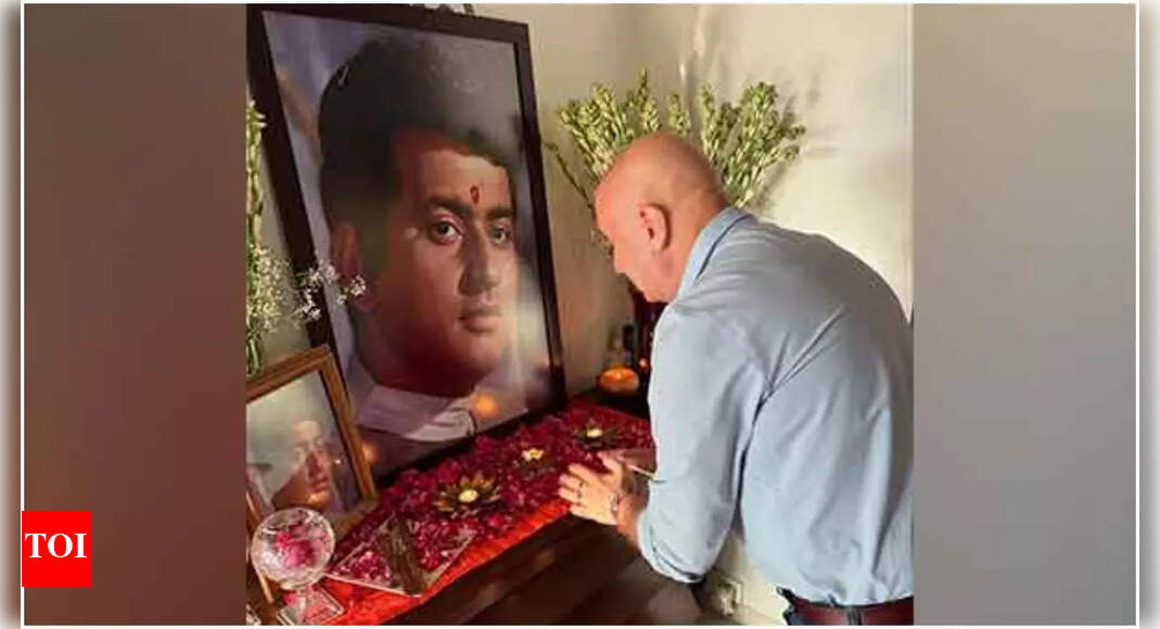 Anupam Kher visits family of Manoj Kumar, pays tribute to legendary ...