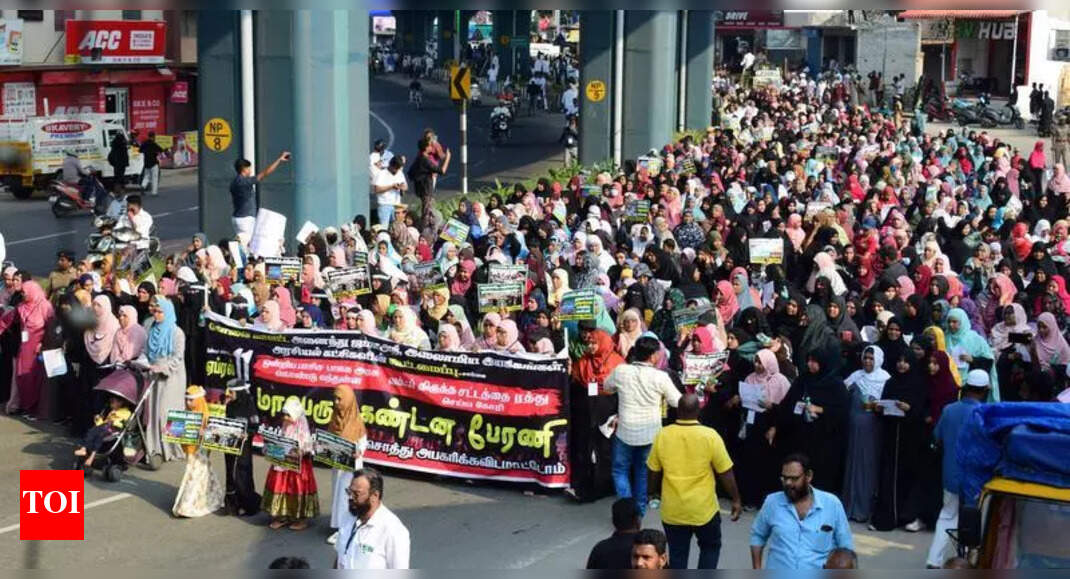 Muslims in Coimbatore hold mass protest against Waqf Bill | Coimbatore ...