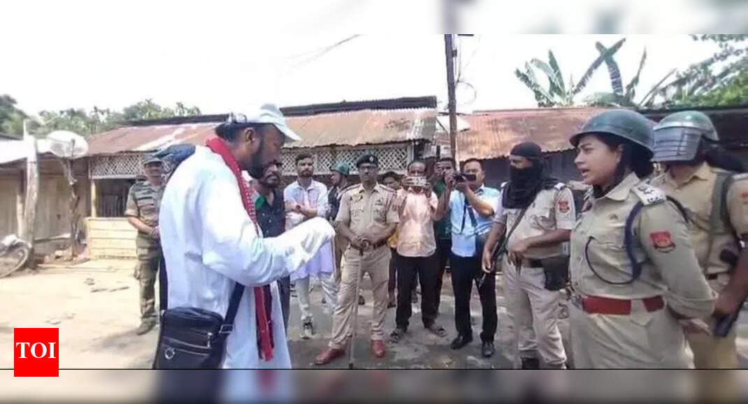2 policemen injured as anti-Waqf Act protest rally in Tripura turns ...