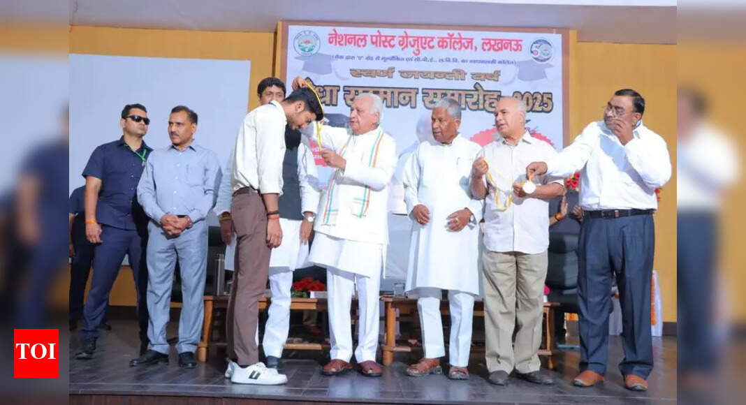 Bihar Guv fetes meritorious students of Lucknow’s National PG College ...