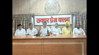 AAP slams govt over rising joblessness - The Times of India