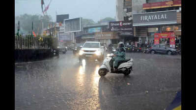 Rain brings relief to city, 2 flights diverted - The Times of India