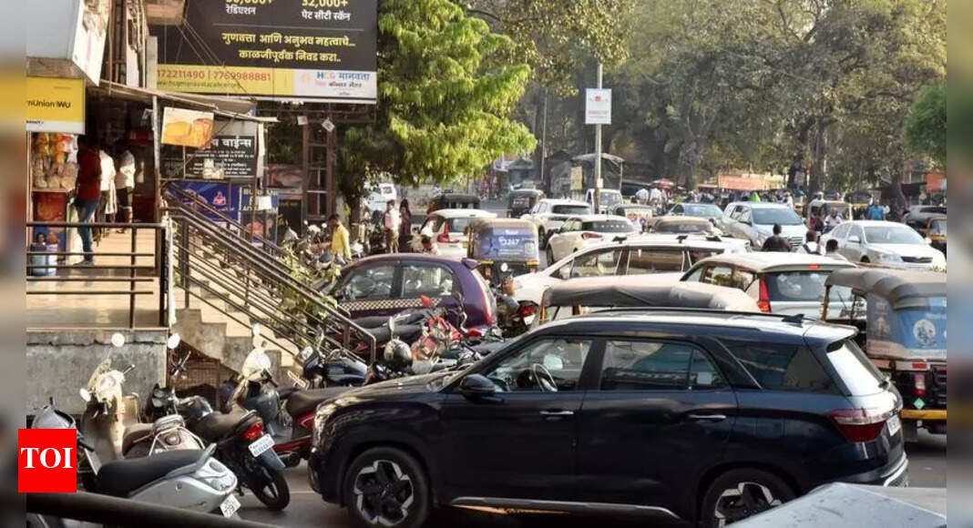 Encroachments continue to block access to parking lot in Nashik’s ...