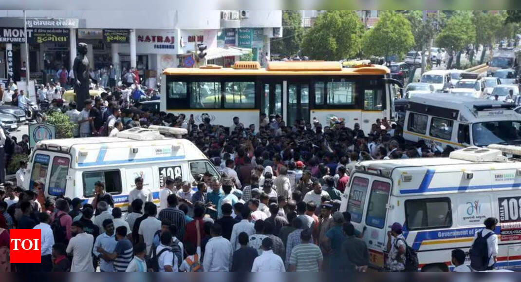 4 killed, 4 injured as Rajkot city bus crashes into nine vehicles | Rajkot News - The Times of India