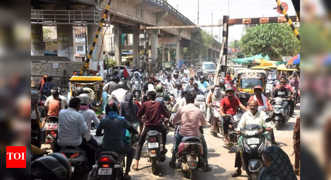 Pachpaoli Still Choked: Narrow Roads & Squatters Stall Traffic - The ...