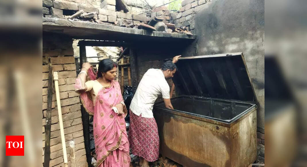 In Shamsherganj, the homeless return to ash, tears and rubble | Kolkata ...
