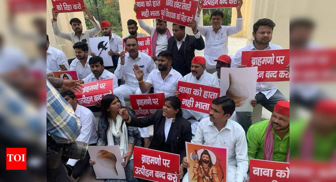 Delhi controlling UP, CM can’t appoint full-time DGP: Akhilesh ...