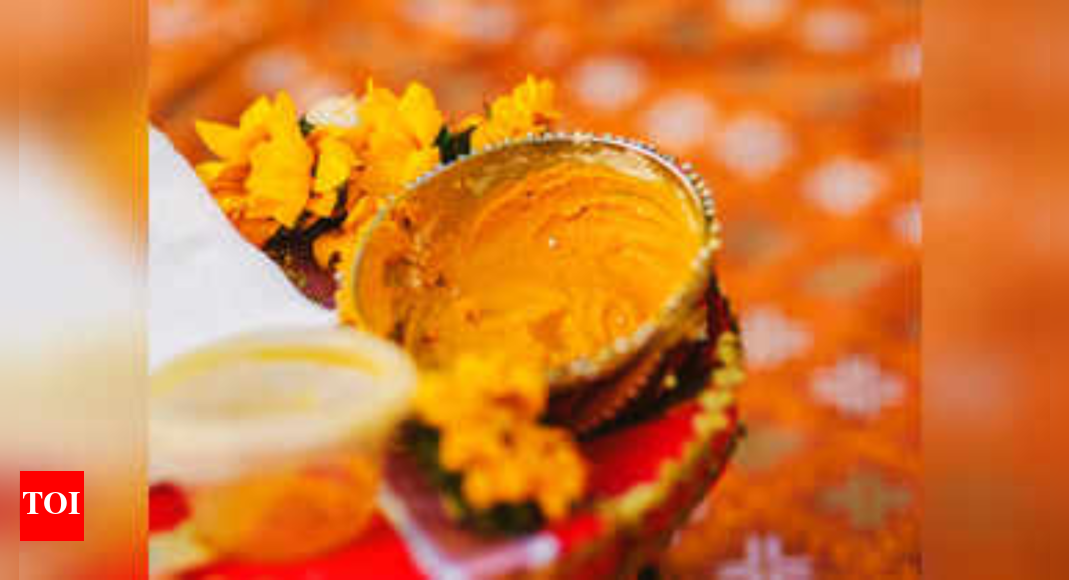 Man gate-crashes into 'haldi' function in Navi Mumbai, treats himself ...