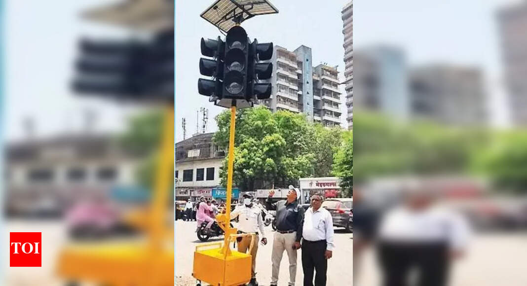 Kalyan gets solar-powered, portable traffic signal | Mumbai News - The ...