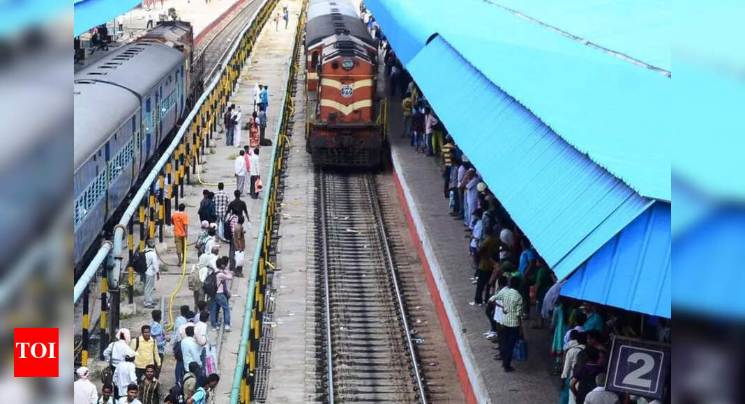 Railway passengers demand resumption of Kolhapur-Mumbai Sahyadri ...