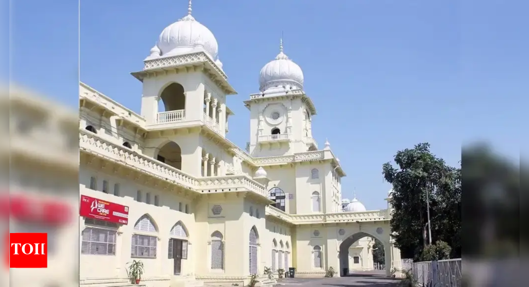 Lucknow University students demand better facilities, extended library ...