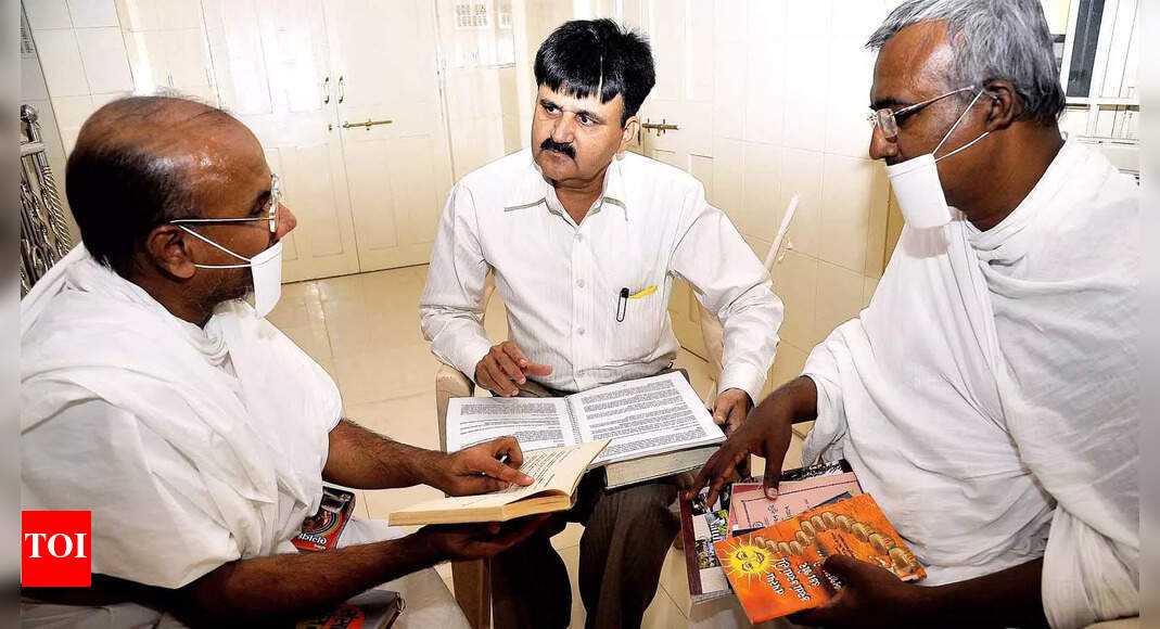 Meet the Muslim scholar who’s a guru to Jain monks and nuns - The Times ...