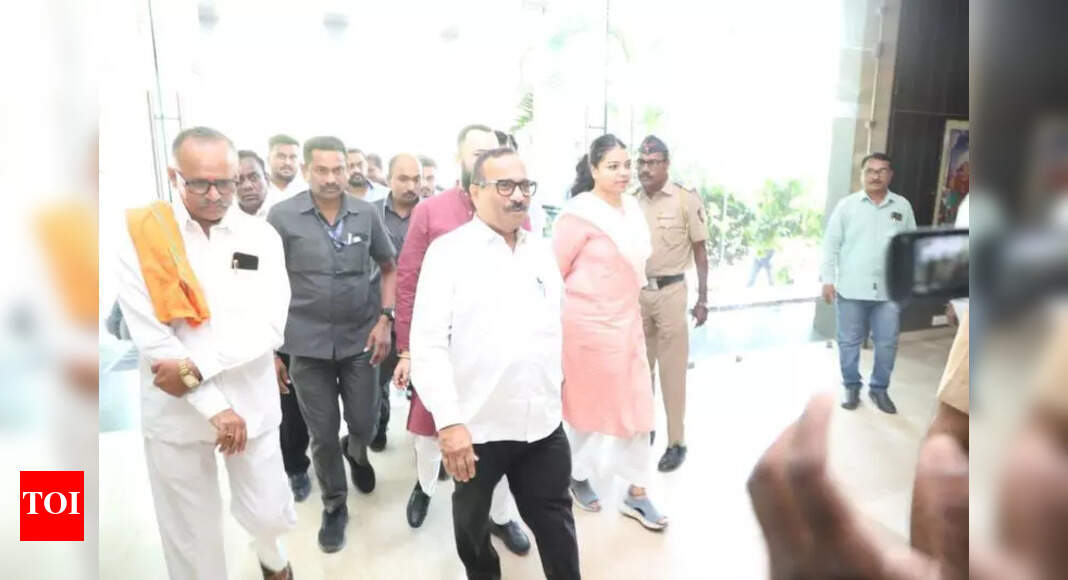 BJP minister Atul Save tells ‘unhappy’ Sena MLA to leave alliance ...