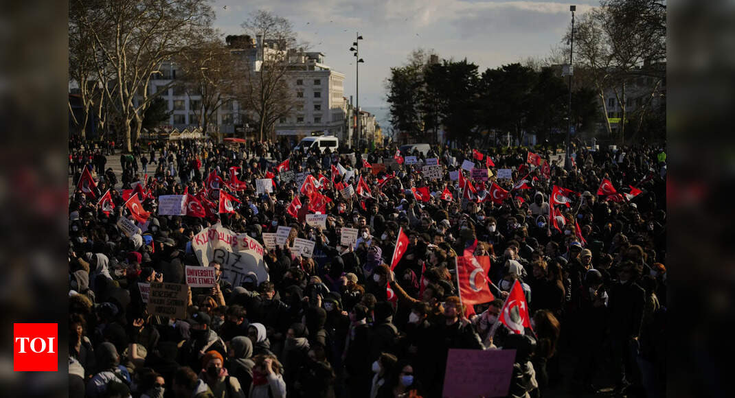 Turkey's Opposition Defies Protest Ban on National Sovereignty Day ...