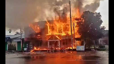Moran fire guts 3 biz establishments - The Times of India
