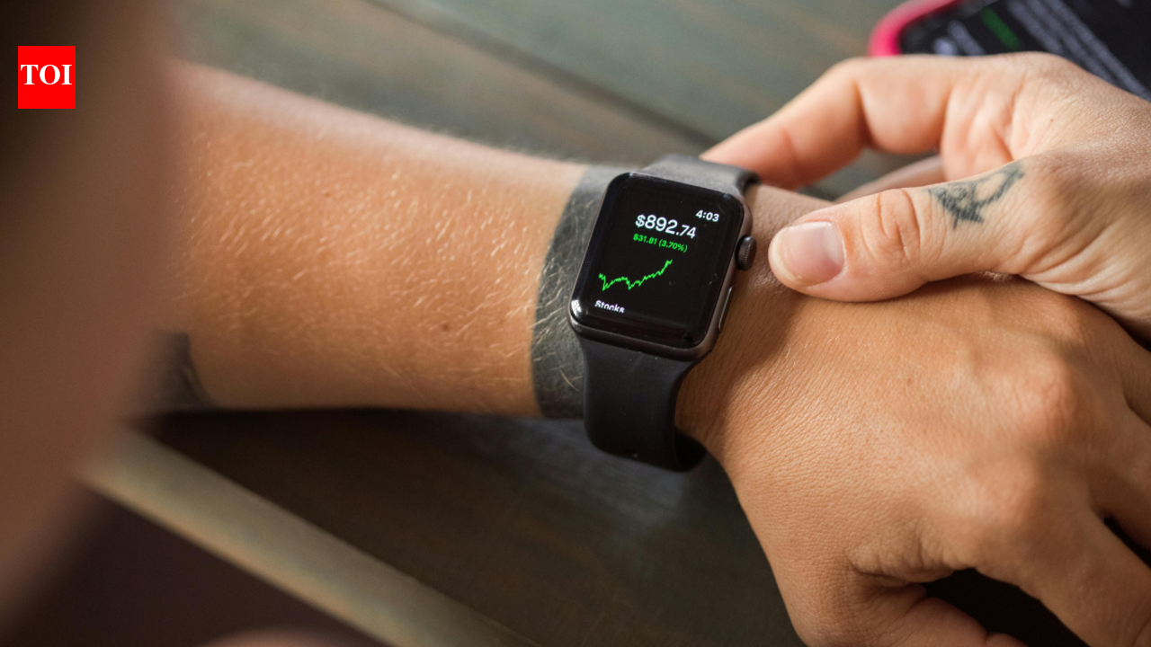 Best AMOLED Display Smartwatches: Top Picks For Vibrant Displays ...