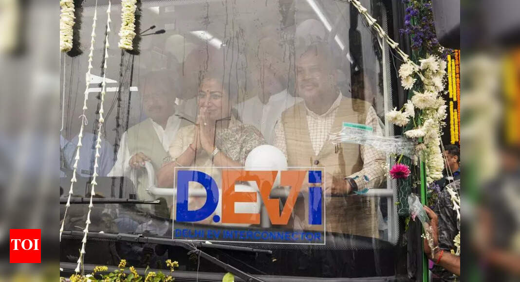 Rekha Flags Off 400 Electric Buses Under Devi Scheme | Delhi News ...