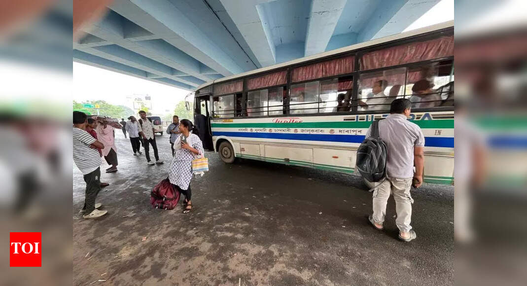 Unscheduled stops of buses cause traffic congestion at Jalukbari ...