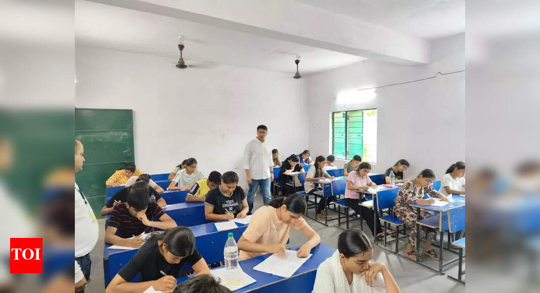 Physics paper lengthy and complex: Aspirants | Ranchi News - The Times ...