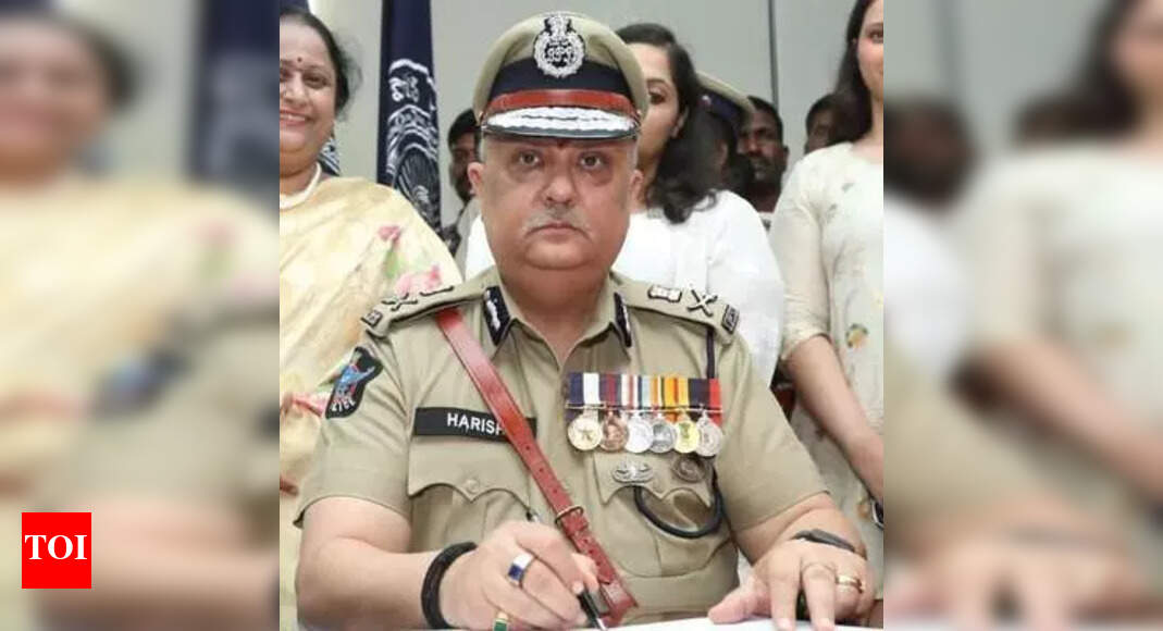 Cops get hands-on training in forensic analysis and evidence collection ...