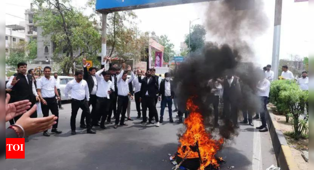 Lawyers’ protest causes major traffic disruption in Central Jaipur ...