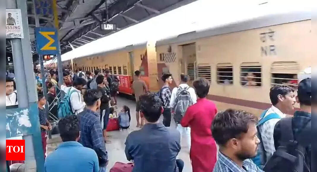 War tensions trigger migration: Daily wagers flee Ludhiana for safety back home | Ludhiana News ...