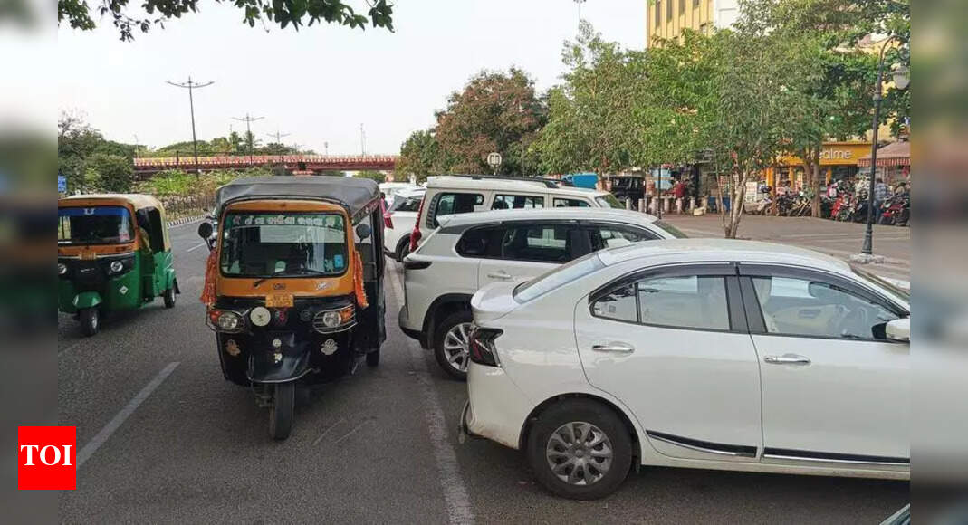BMC to regulate parking on Raj Mahal to Sishu Bhawan stretch ...