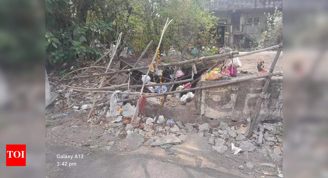 Once a Heritage Well, Nawab Kua Now a Dumping Ground for Waste | Nagpur ...