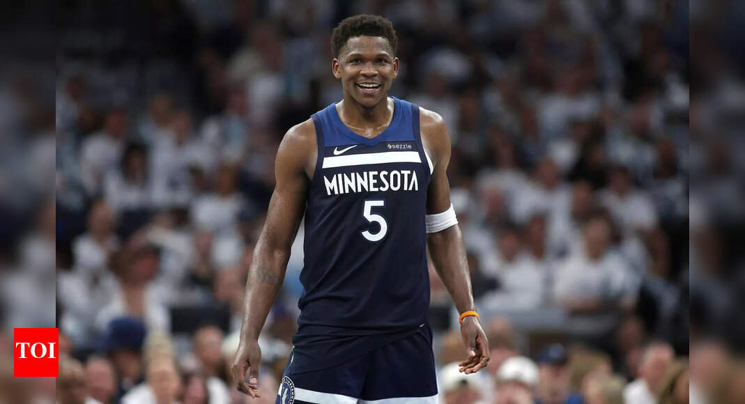 Anthony Edwards and Julius Randle share a laugh over Game 1 box score despite Timberwolves' 114 ...