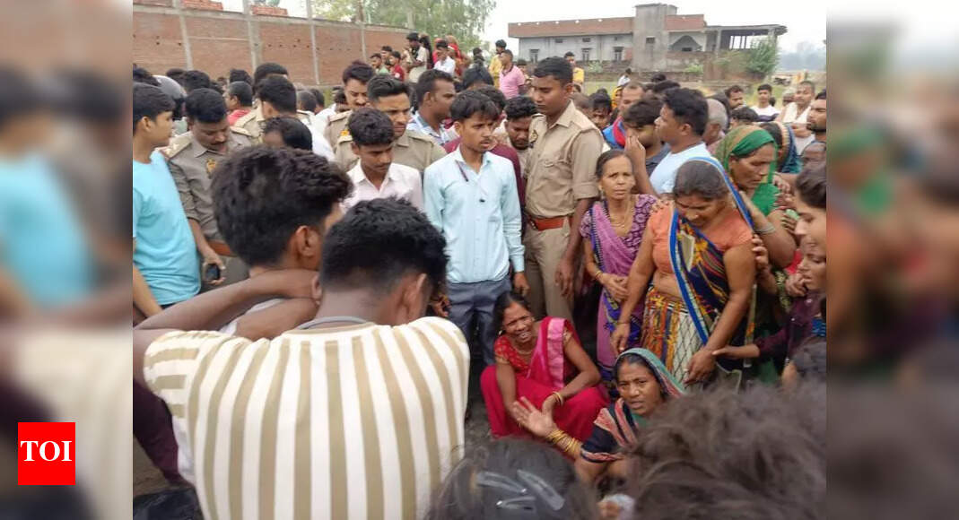 Mob sets school bus afire after boy, 11, killed under its wheels in UP ...