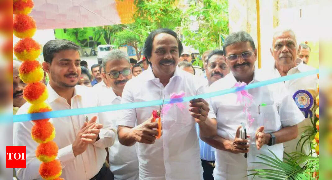 Tamil Nadu dairy minister invites more farmers to team up with Aavin to ...