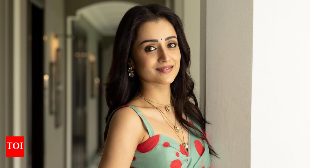 Trisha Krishnan charms in red polka dot saree for 'Thug Life ...