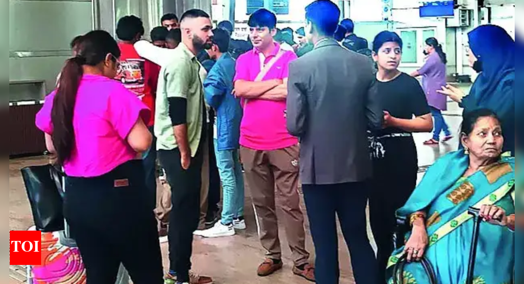 Bengaluru Delhi flight emergency landing in Jaipur | Jaipur News ...