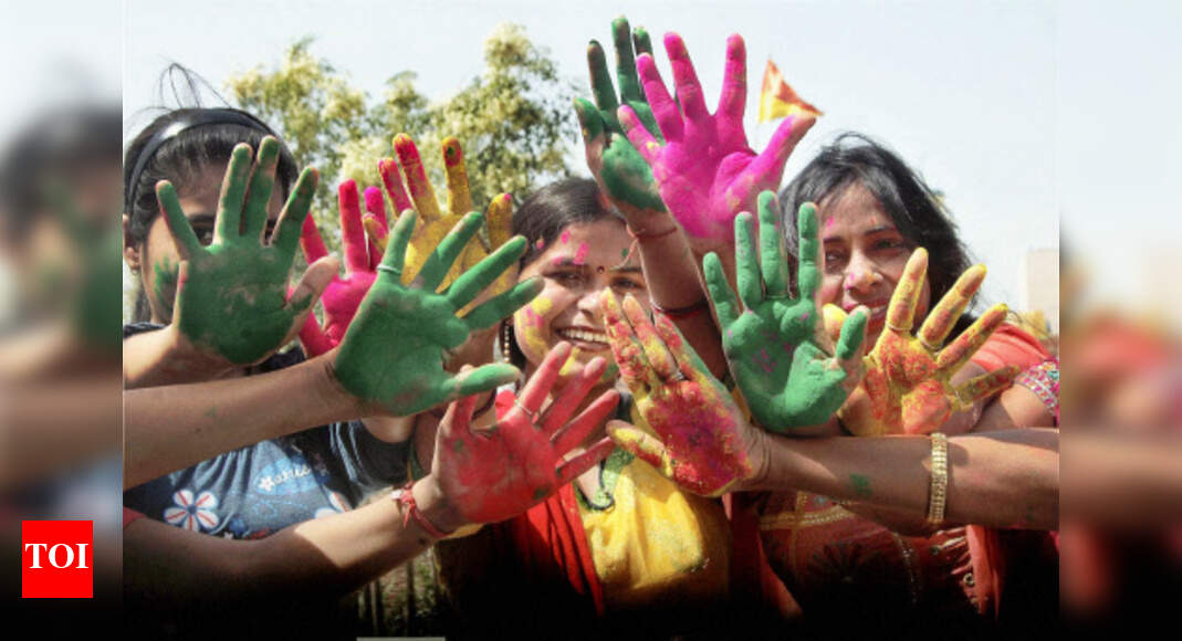 This year, celebrate a green Holi | Pune News - The Times of India