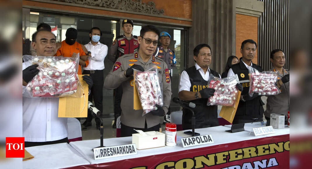 Indonesian police arrest an Australian man for allegedly smuggling ...