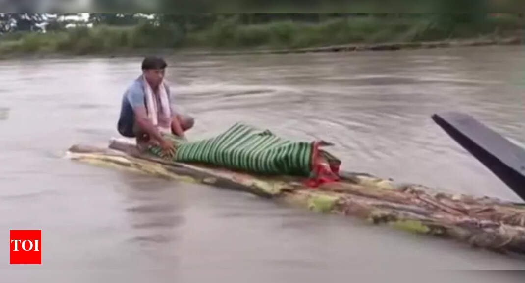 Assam villagers use raft after flood destroys bridge | News Minimalist