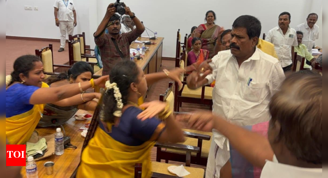 DMK woman councillor slaps opposition leader in Salem Municipal ...