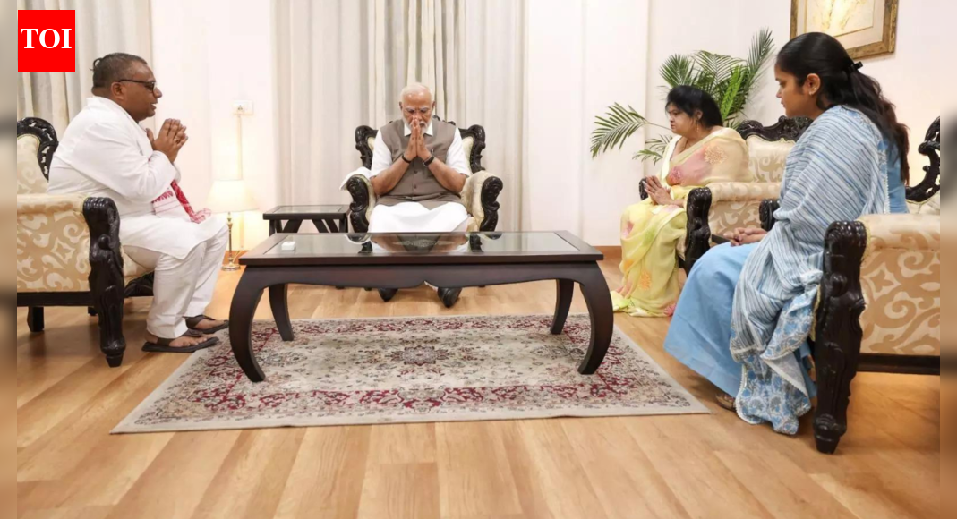 In pics: PM Modi meets family of Pahalgam terror attack victim in ...