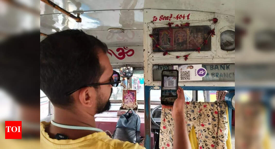 Goodbye to change: QR code ticket payment on tech zone route buses | Kolkata News - Times of India